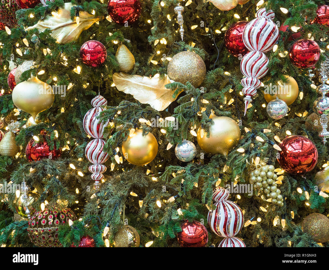 Gold xmas hi-res stock photography and images - Alamy