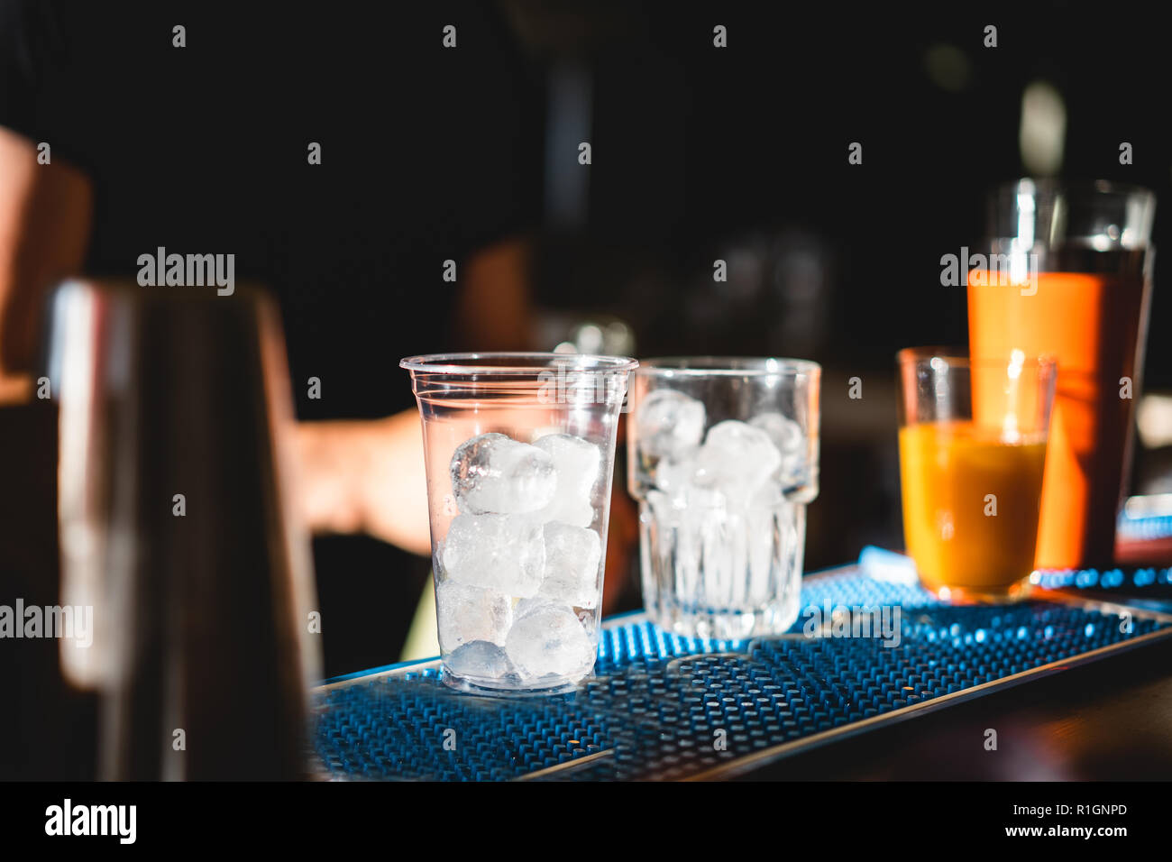 Bartender making alcoholic cocktail glasses hi-res stock photography ...