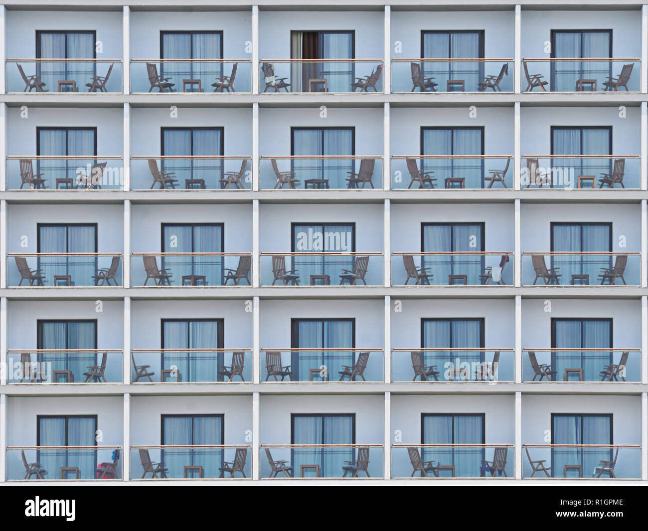 Hotel windows texture hi-res stock photography and images - Alamy
