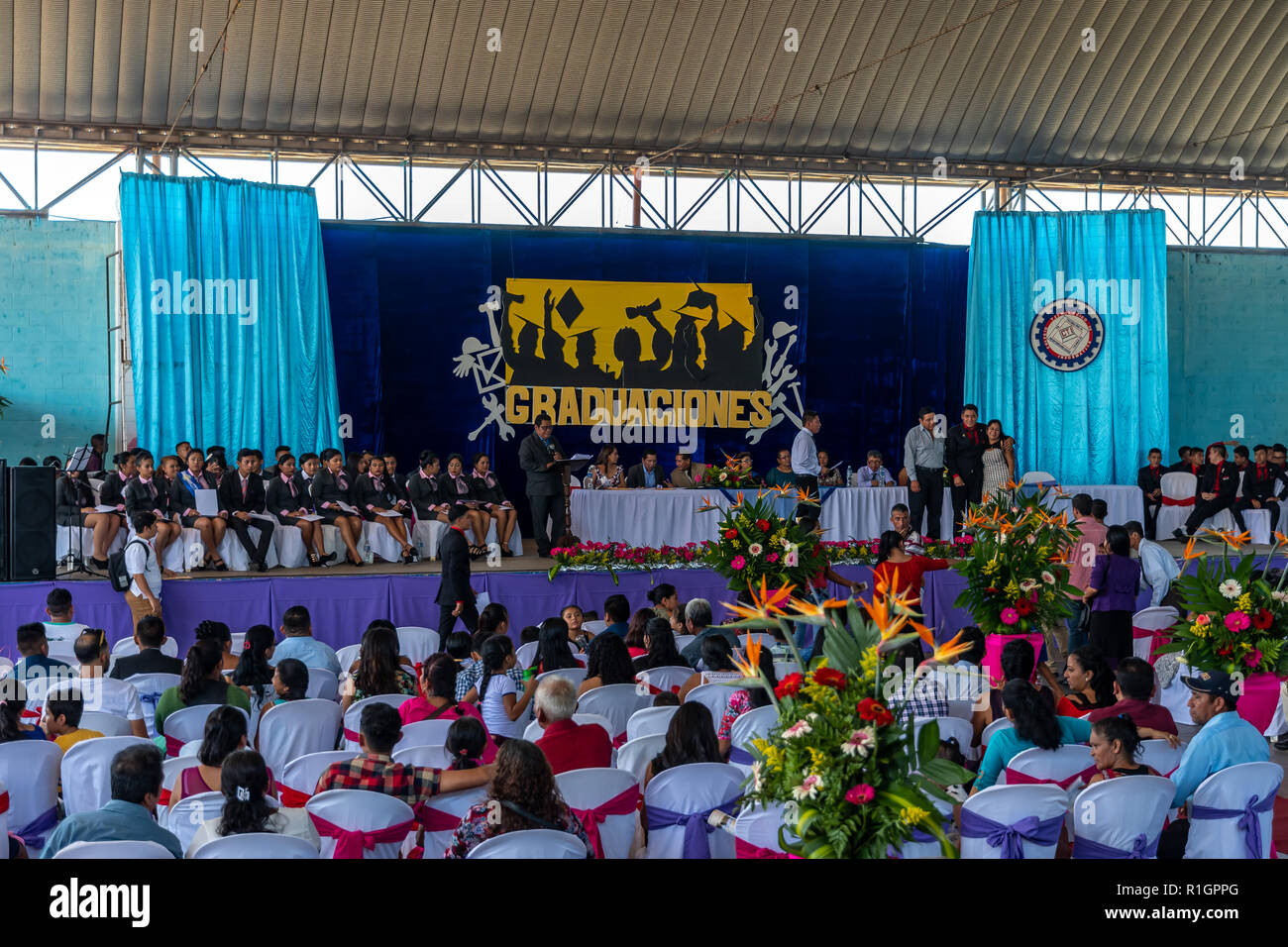 Smiling guatemalan family hi-res stock photography and images - Alamy