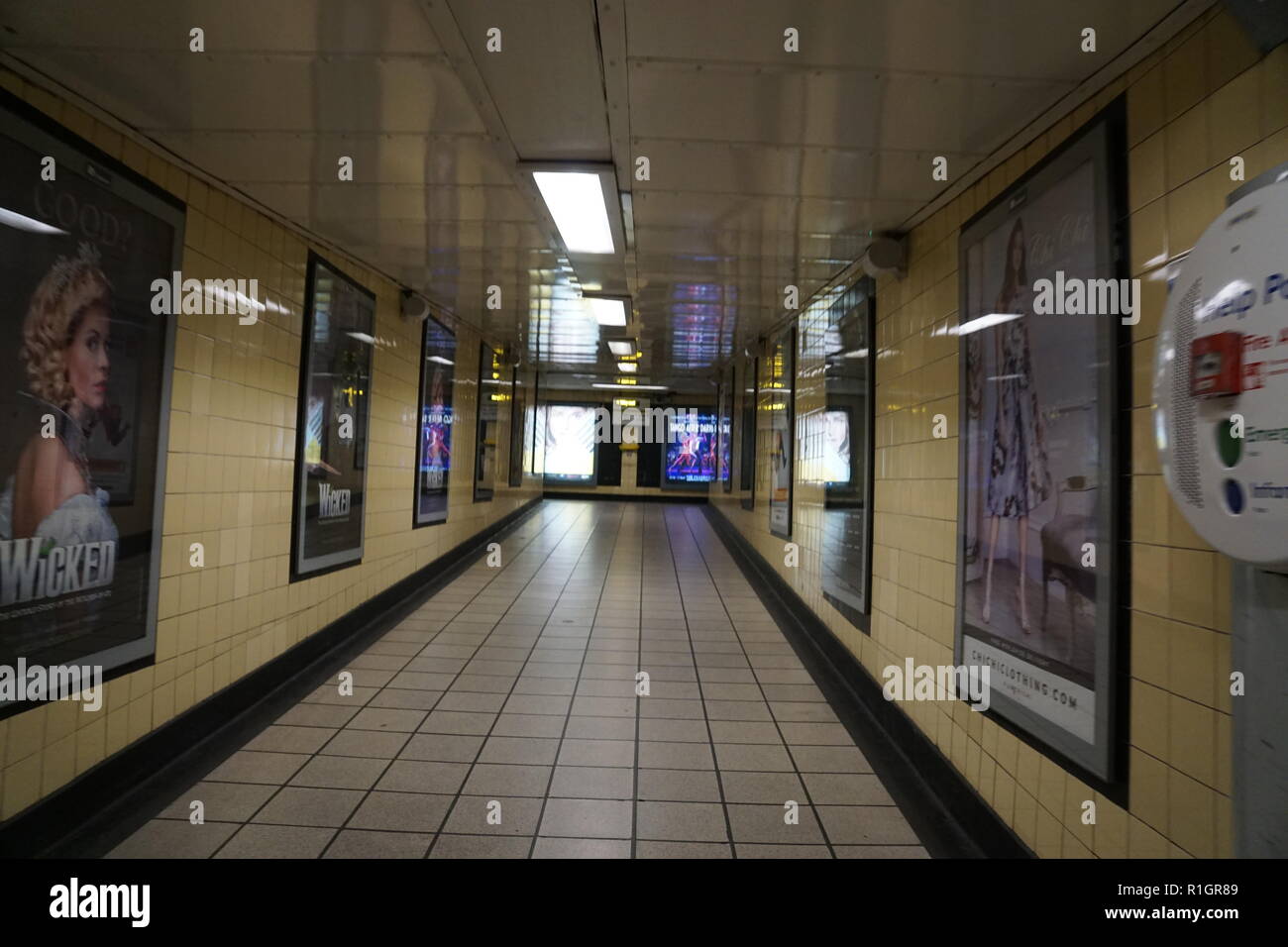 Empty passage way on London Underground Stock Photo - Alamy
