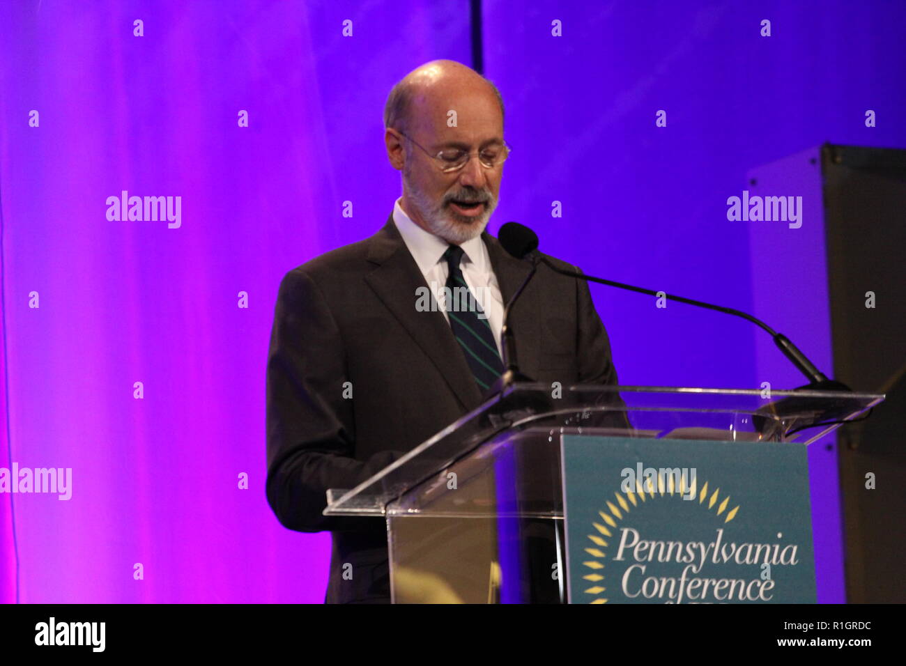 Pa gpovernor tom wolf hi-res stock photography and images - Alamy