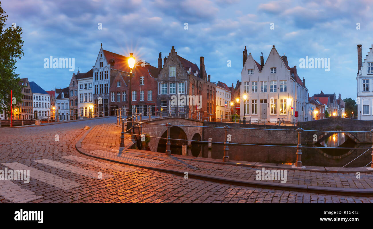 Bruges canal and bridge, Belgium Stock Photo - Alamy