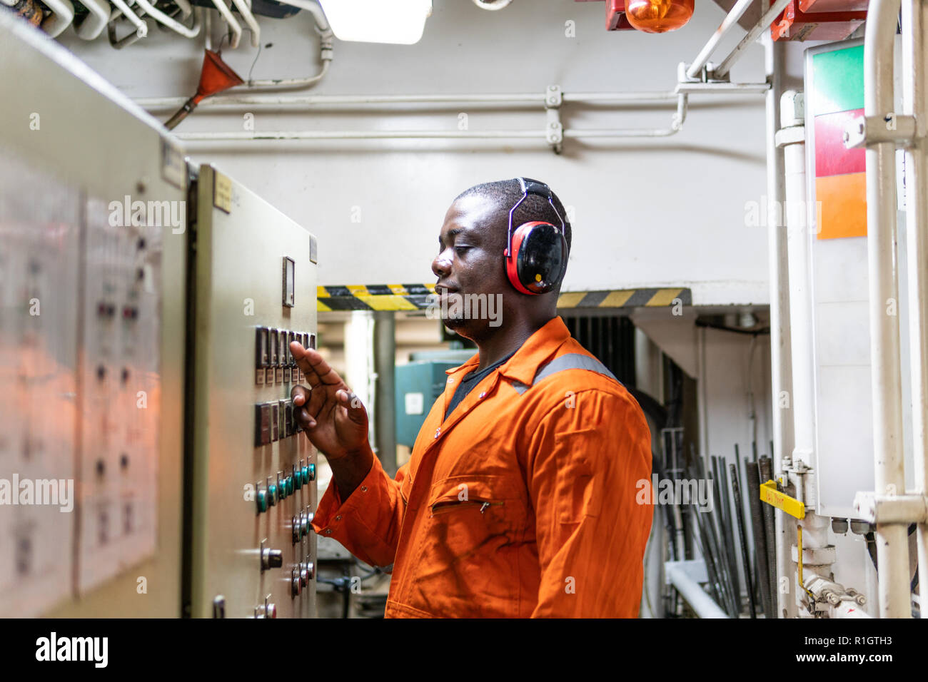 African worker safety hi-res stock photography and images - Alamy