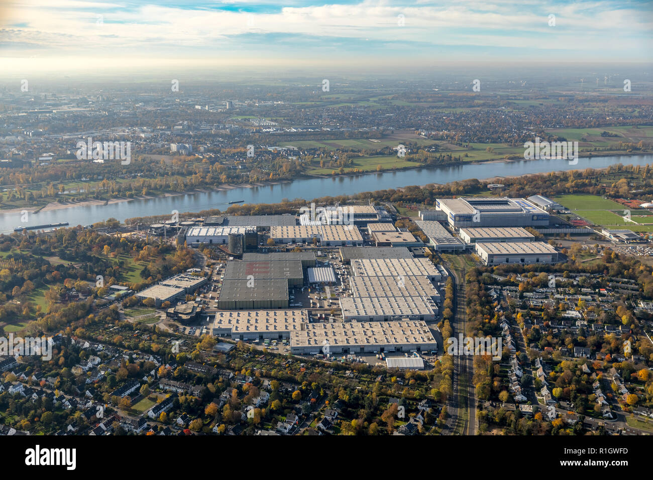 Gaming center hi-res stock photography and images - Alamy