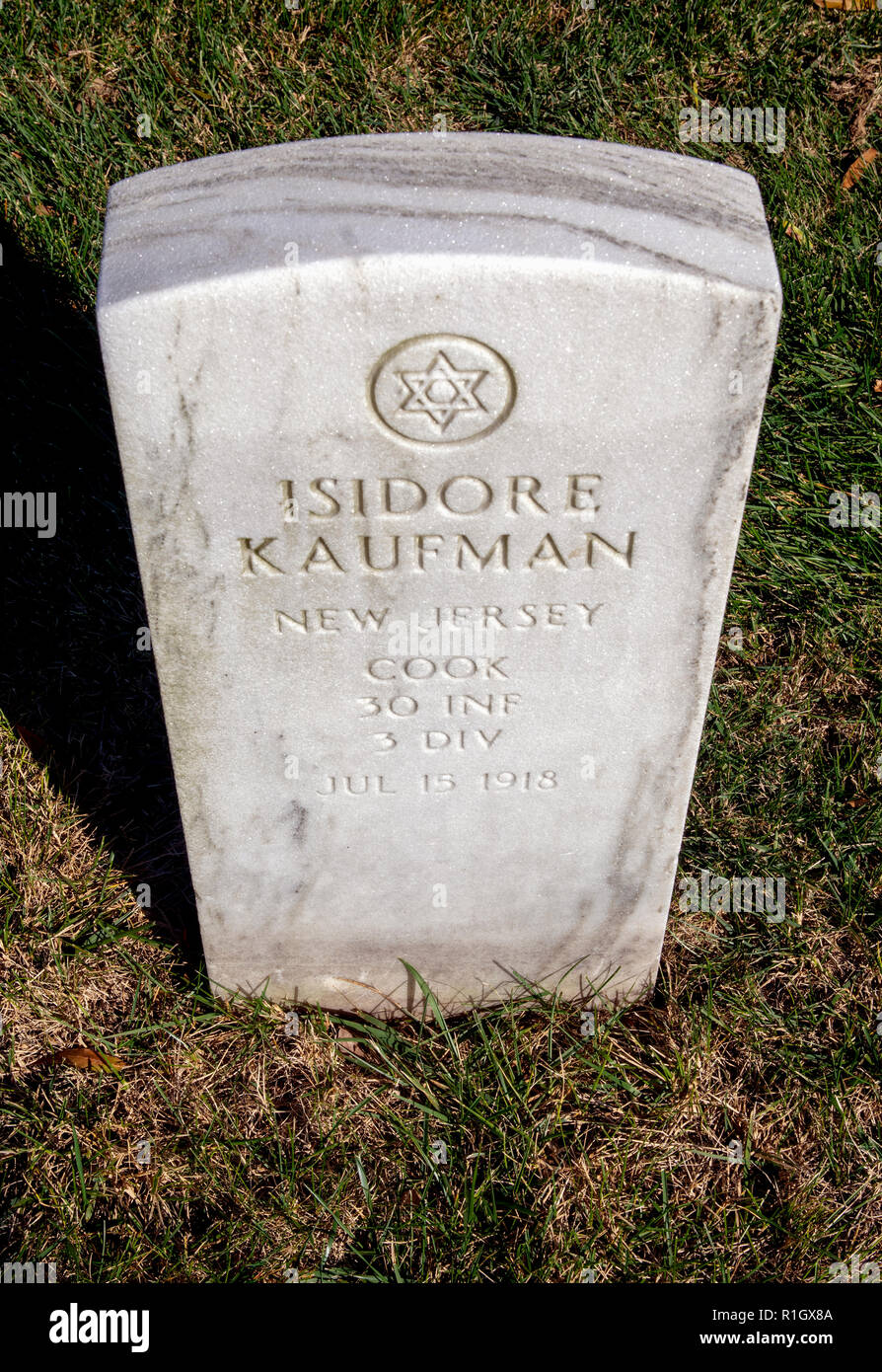 Wwi grave headstones hi-res stock photography and images - Alamy