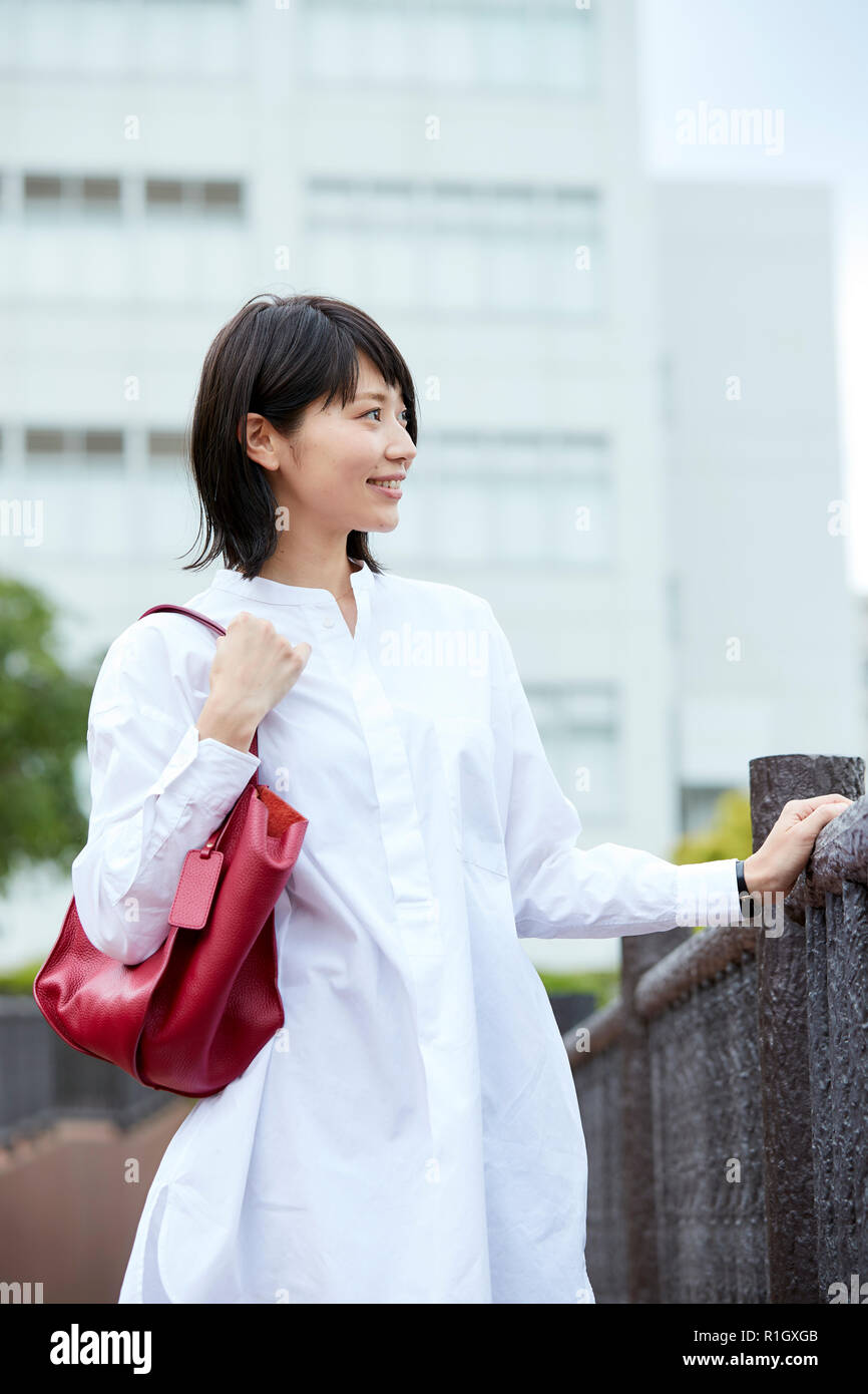 Japanese woman downtown Tokyo Stock Photo - Alamy