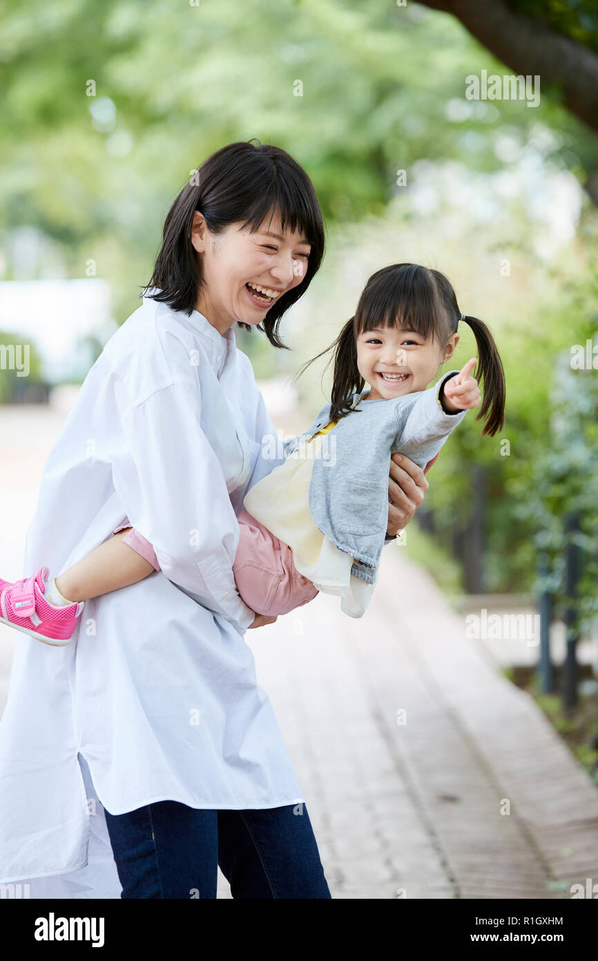Japanese mother and daughter at a city park Stock Photo - Alamy
