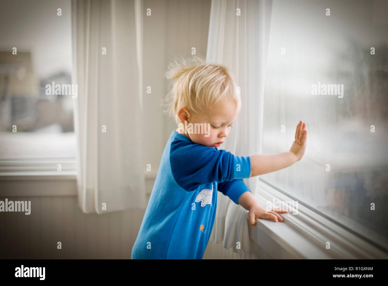 4 pane window hi-res stock photography and images - Alamy