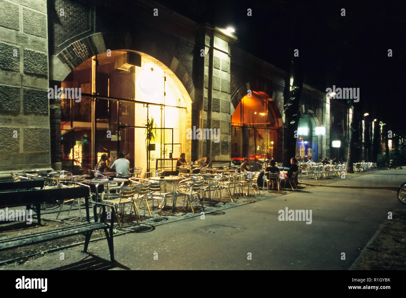 Wien, Lokalszene am Gürtel, Rhiz Stock Photo - Alamy