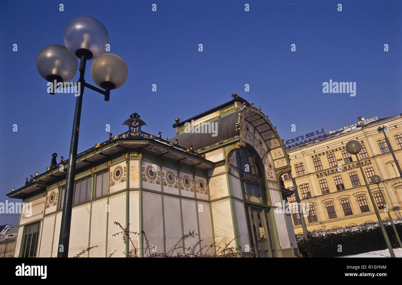 Wien, Jugendstil-Stadtbahnstation Karlsplatz von Otto Wagner und Josef ...