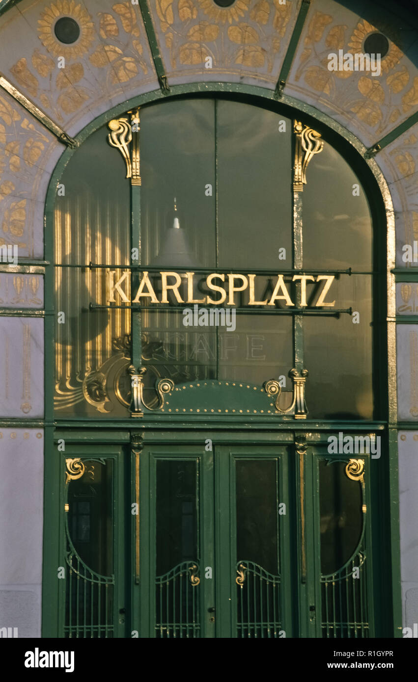 Wien, Jugendstil-Stadtbahnstation Karlsplatz von Otto Wagner und Josef ...