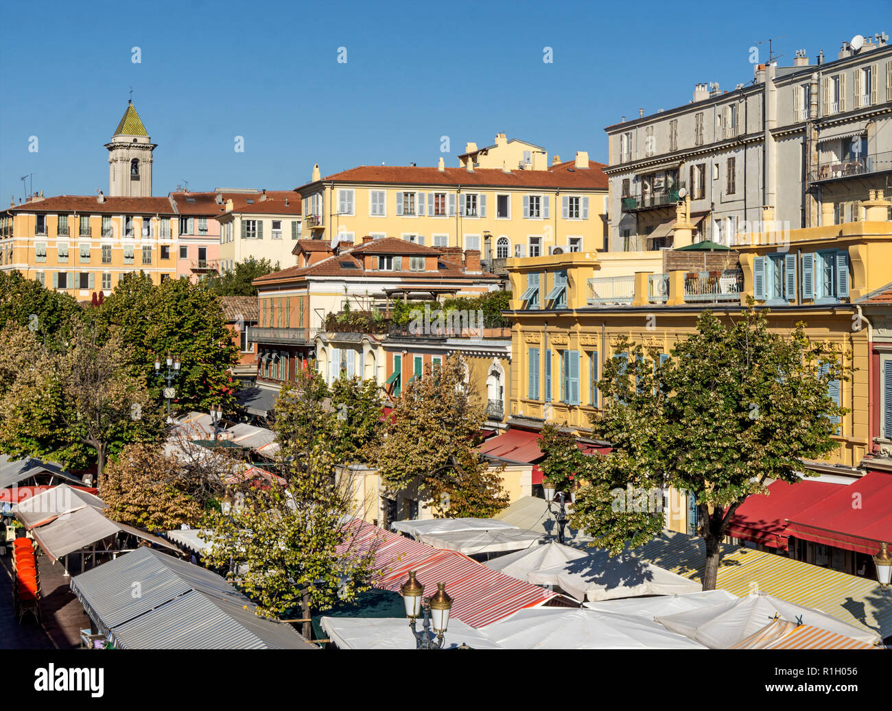 typical facades at flower market, Vielle Ville, old city center of Nice ...