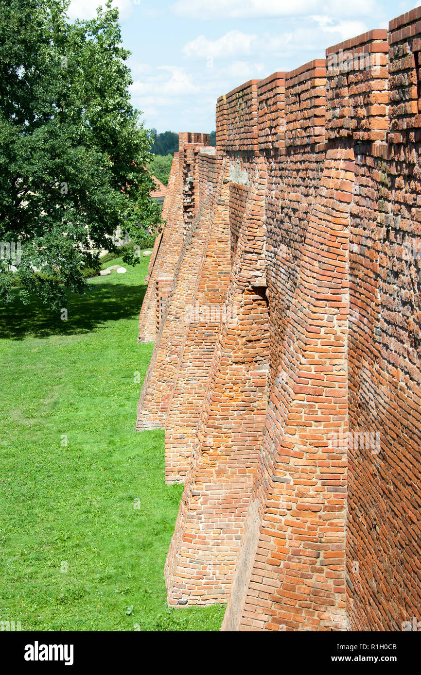Tall red brick wall hi-res stock photography and images - Alamy