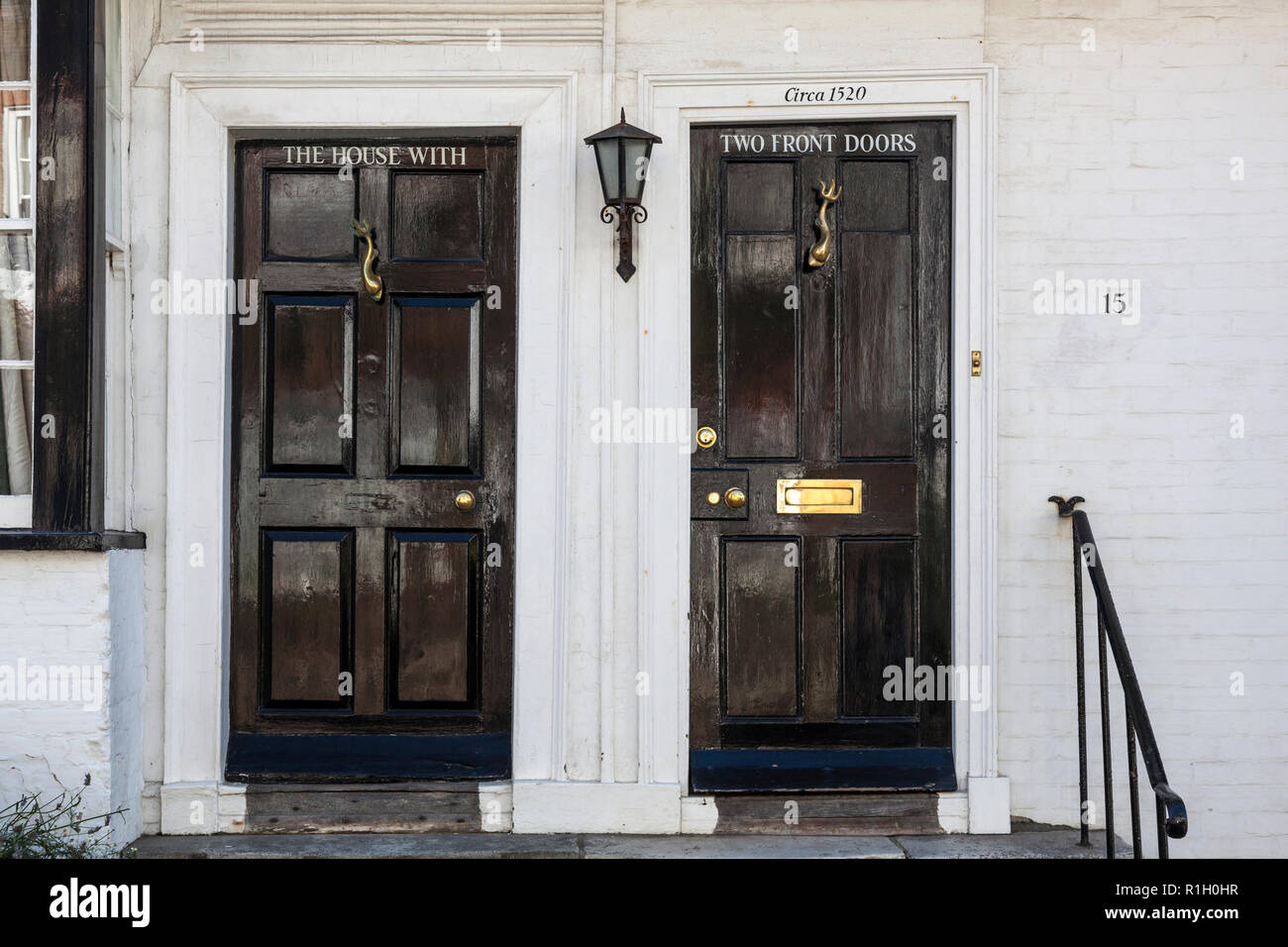 The house with two front doors hi-res stock photography and images - Alamy