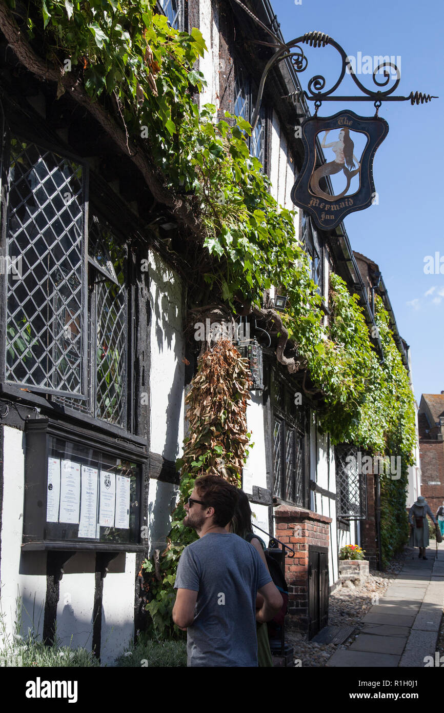 Rye east sussex man woman hi-res stock photography and images - Alamy