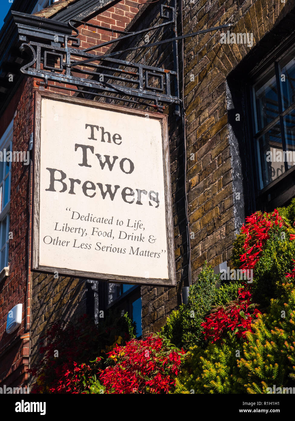 Two brewers pub hi-res stock photography and images - Alamy