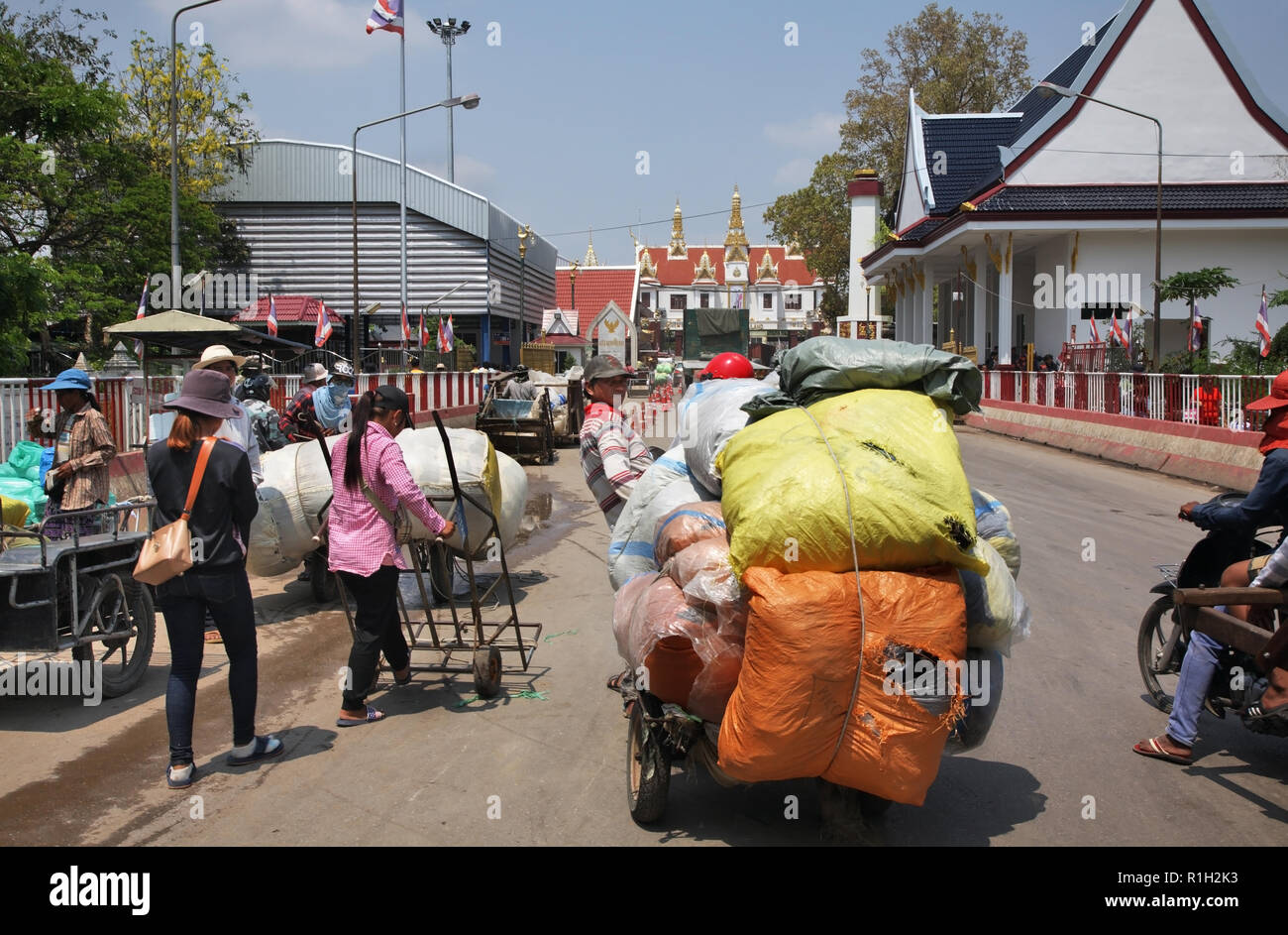 Border crossing between Thailand and Cambodia in Poipet. Cambodia Stock ...