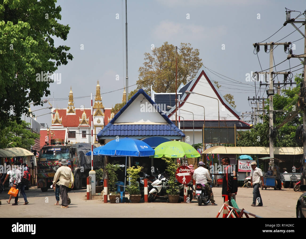 Border Cambodia Thailand Poipet Stock Photos & Border Cambodia Thailand ...