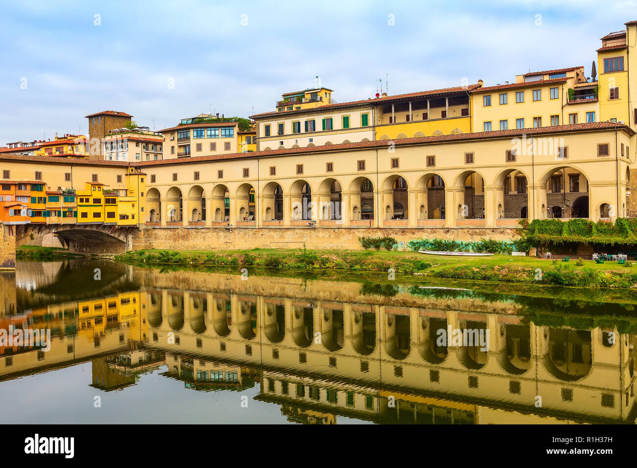 Vasari corridor hi-res stock photography and images - Alamy