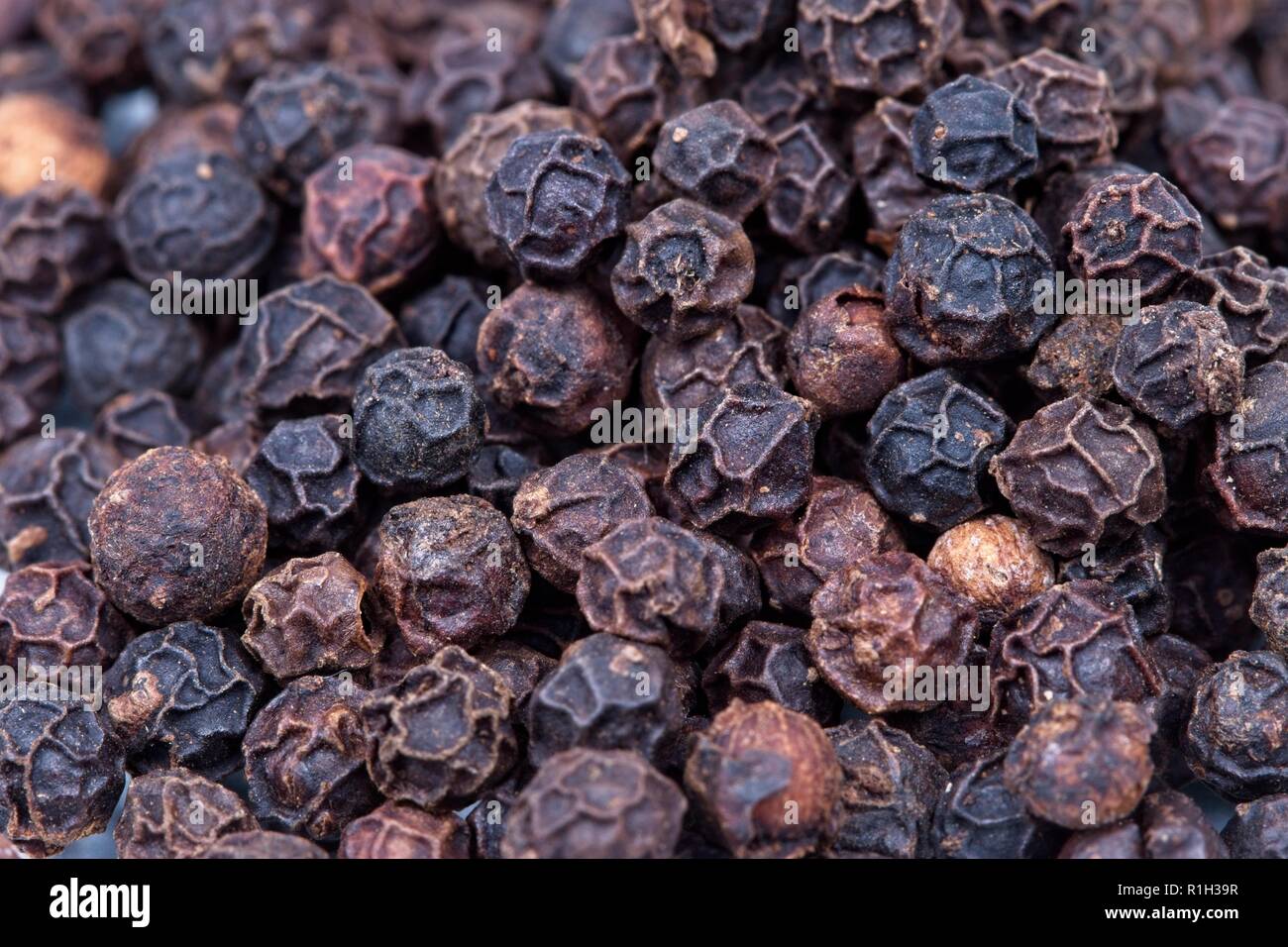 Whole black peppercorns hi-res stock photography and images - Alamy