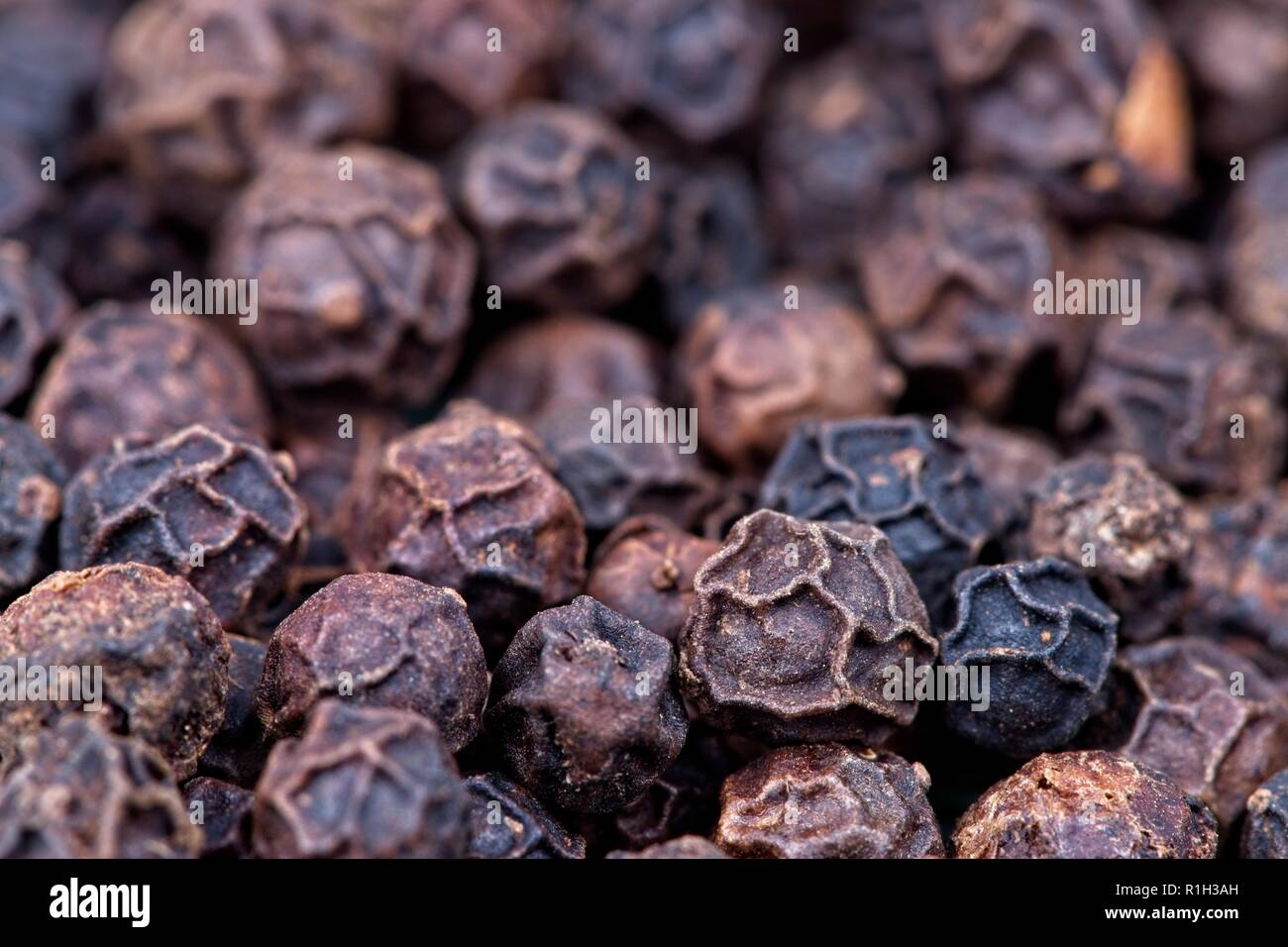 Whole black peppercorns hi-res stock photography and images - Alamy