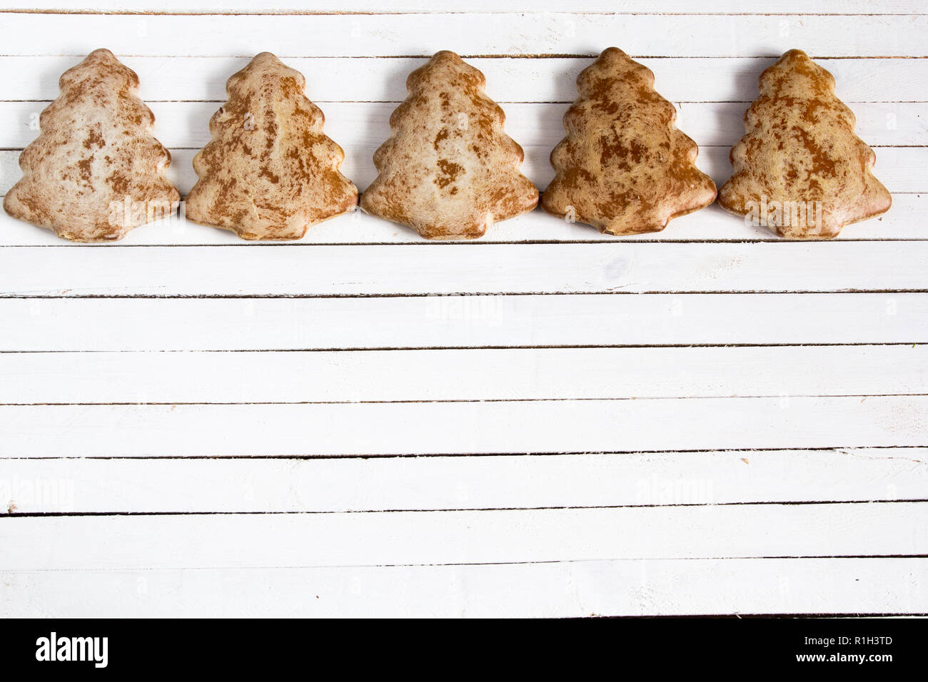 Pine tree branch gingerbread hi-res stock photography and images - Alamy