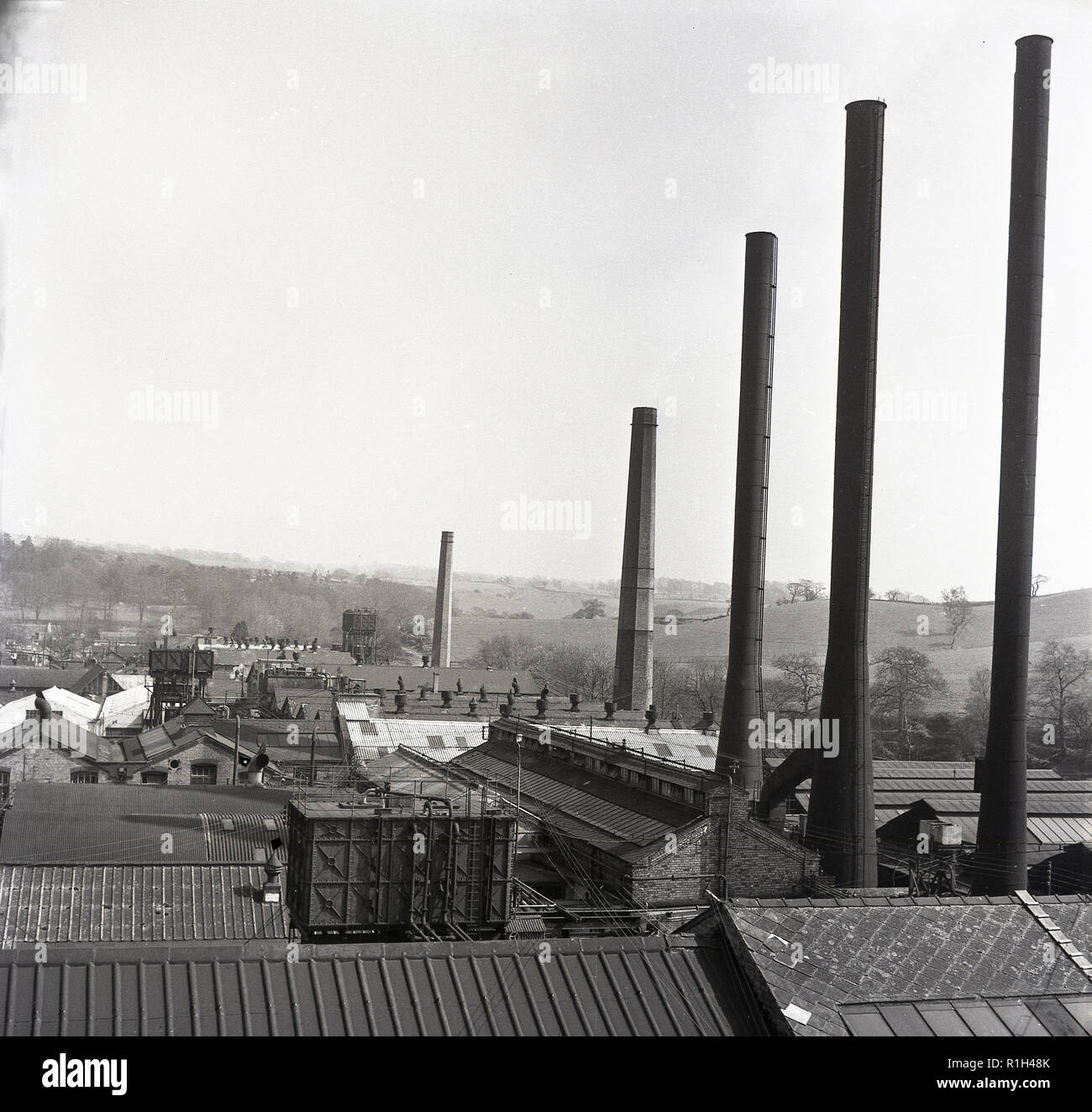 Factory exterior 1950s hi-res stock photography and images - Alamy