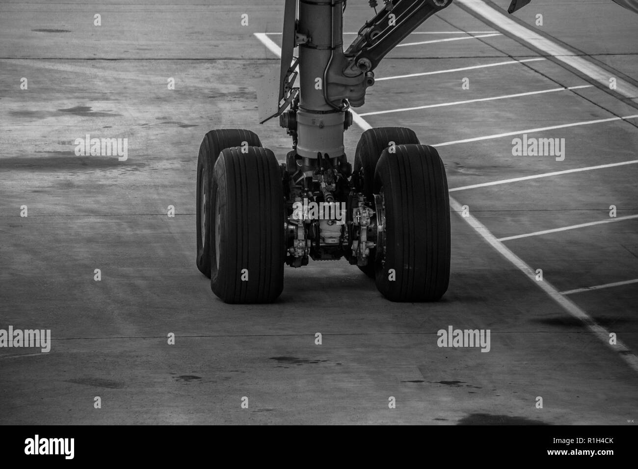 Retractable landing gear hi-res stock photography and images - Alamy