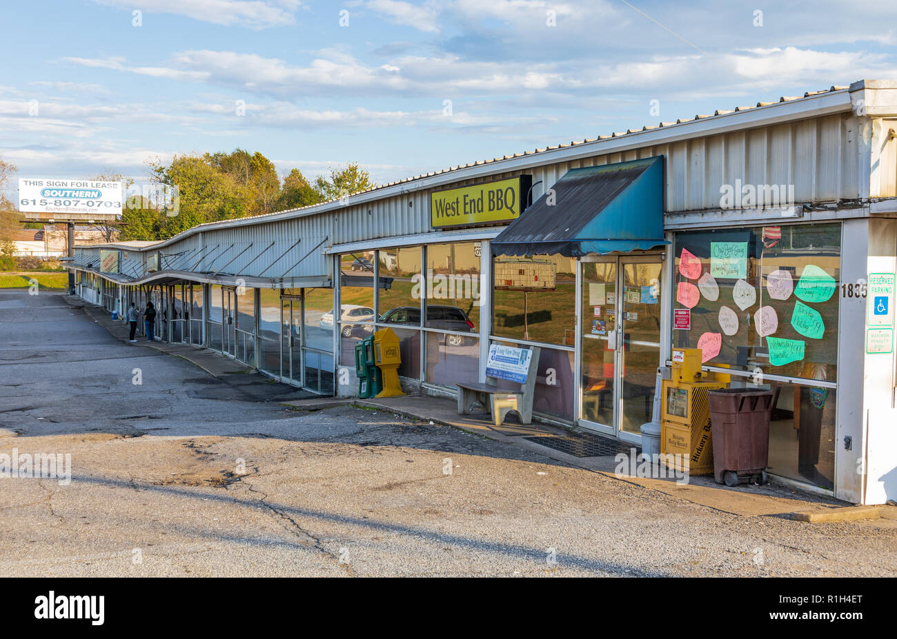 Old strip mall hi-res stock photography and images - Alamy