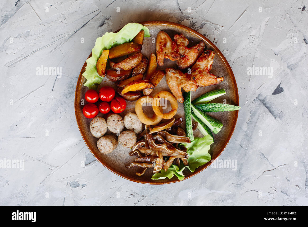 Plate too full hi-res stock photography and images - Alamy
