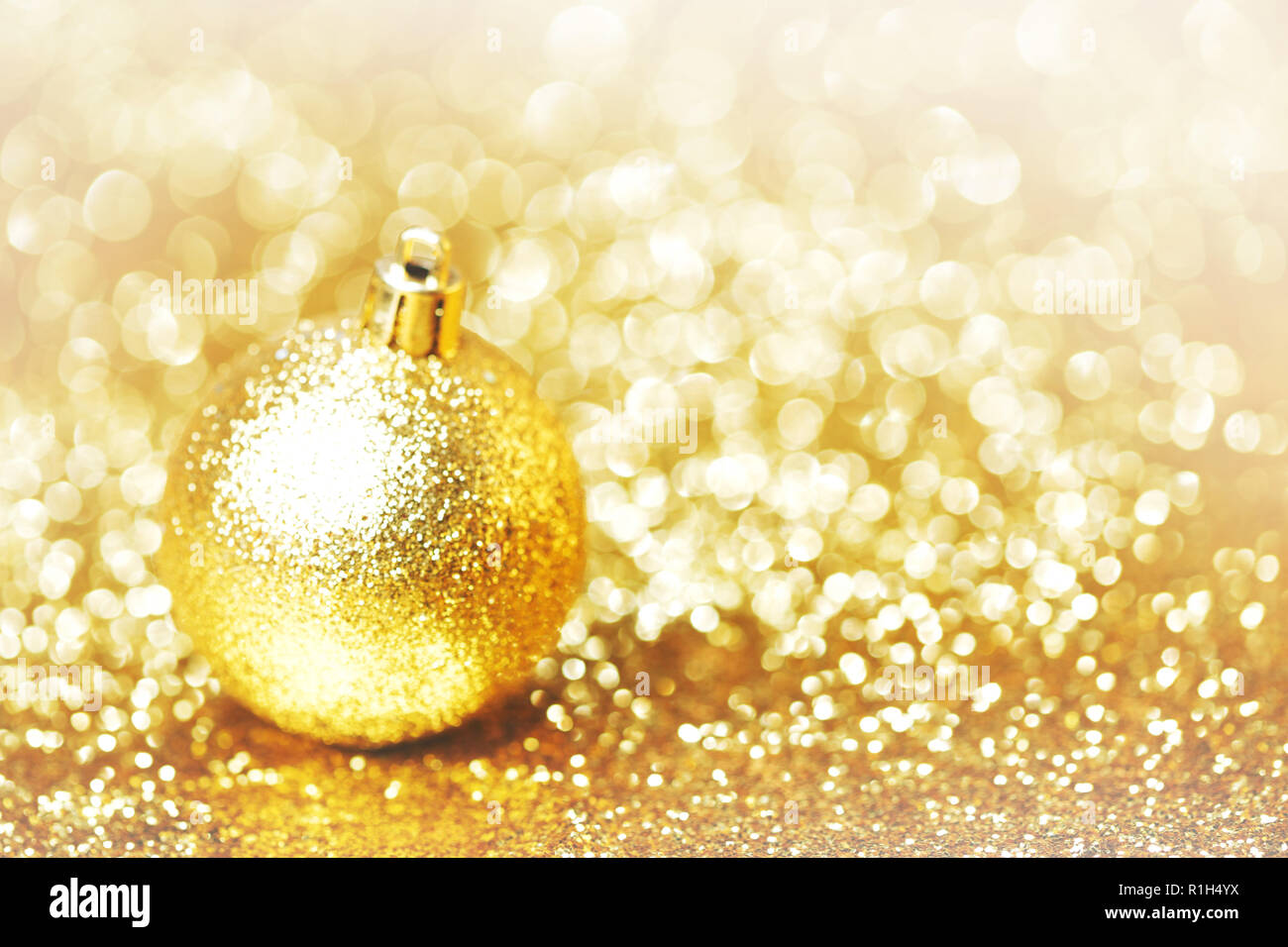 Gold golden glitter ball hi-res stock photography and images - Alamy