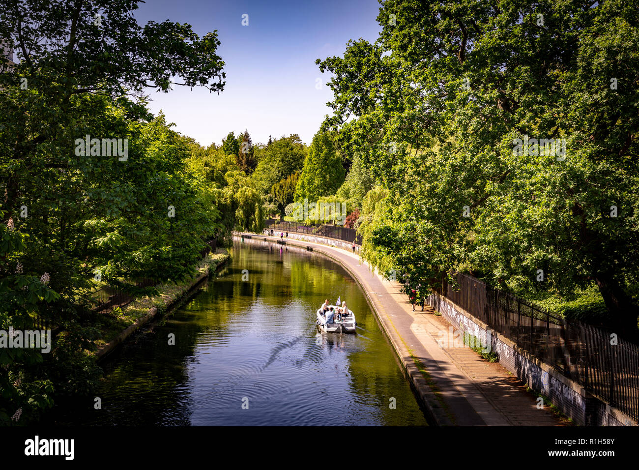 Regents park canal historical hi-res stock photography and images - Alamy