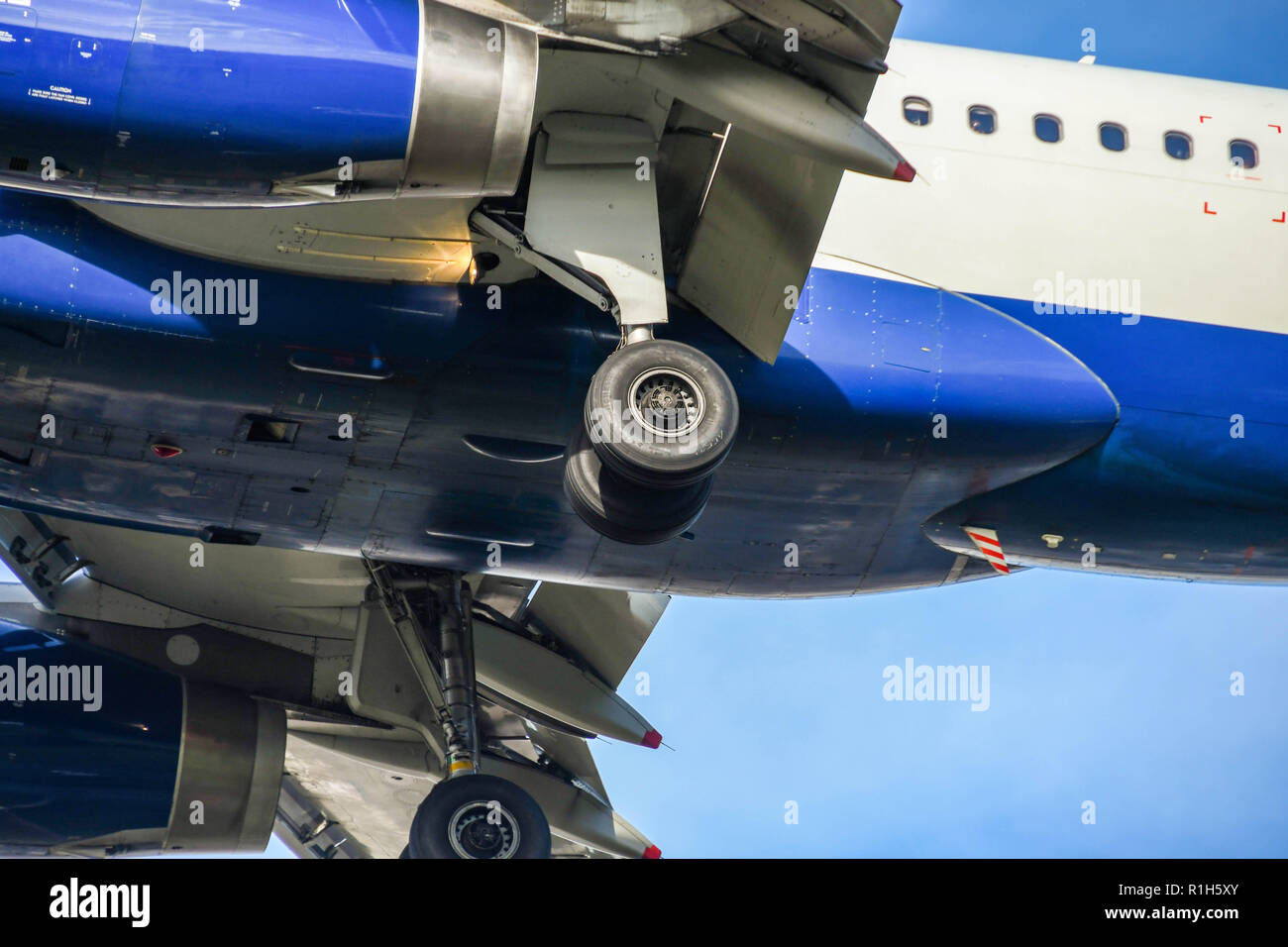 Undercarriage down hi-res stock photography and images - Alamy