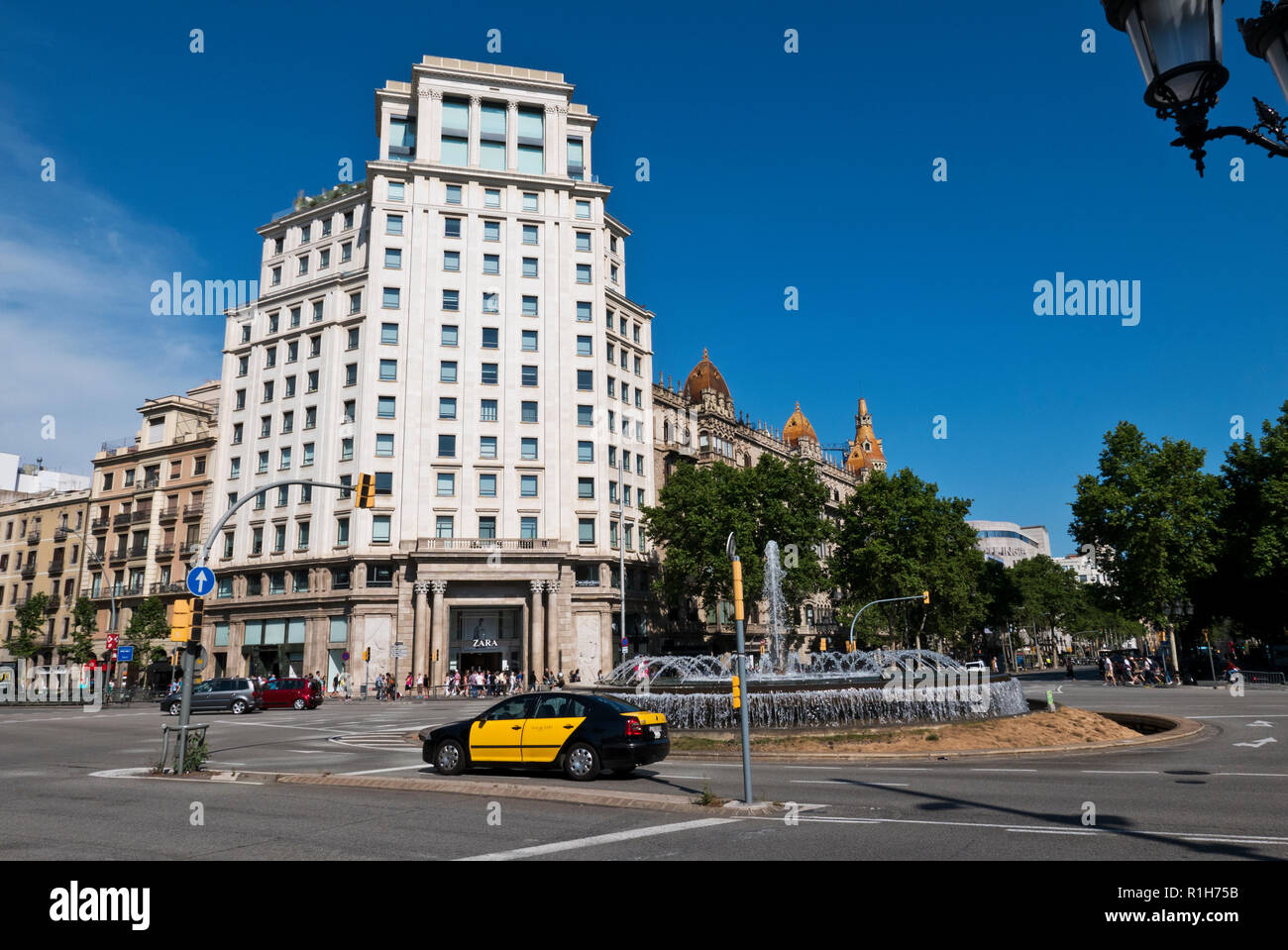 Zara building hi-res stock photography and images - Alamy