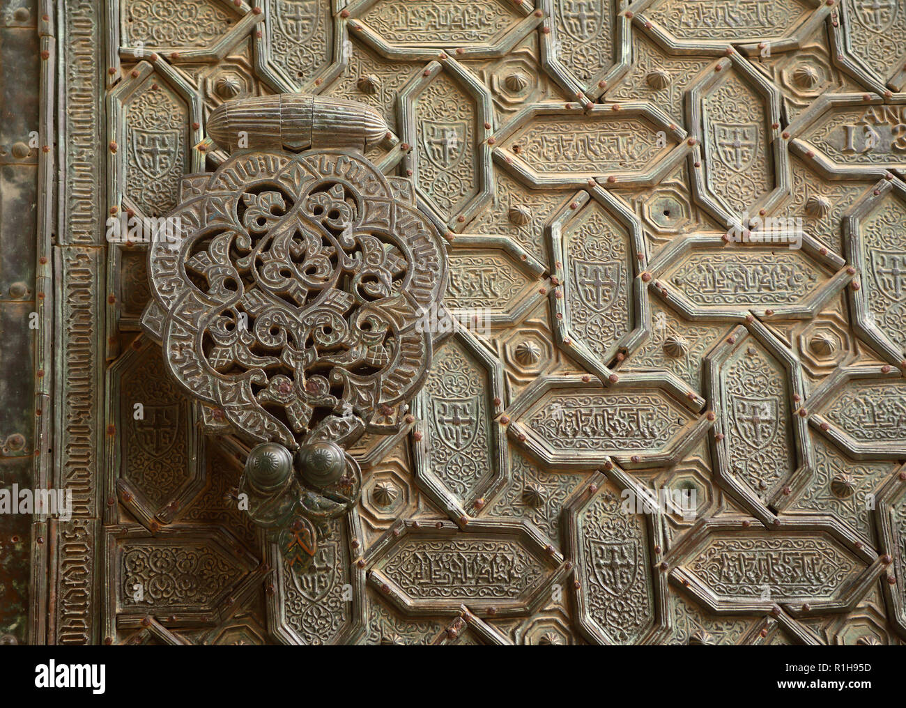 Brass islamic door handle hi-res stock photography and images - Alamy