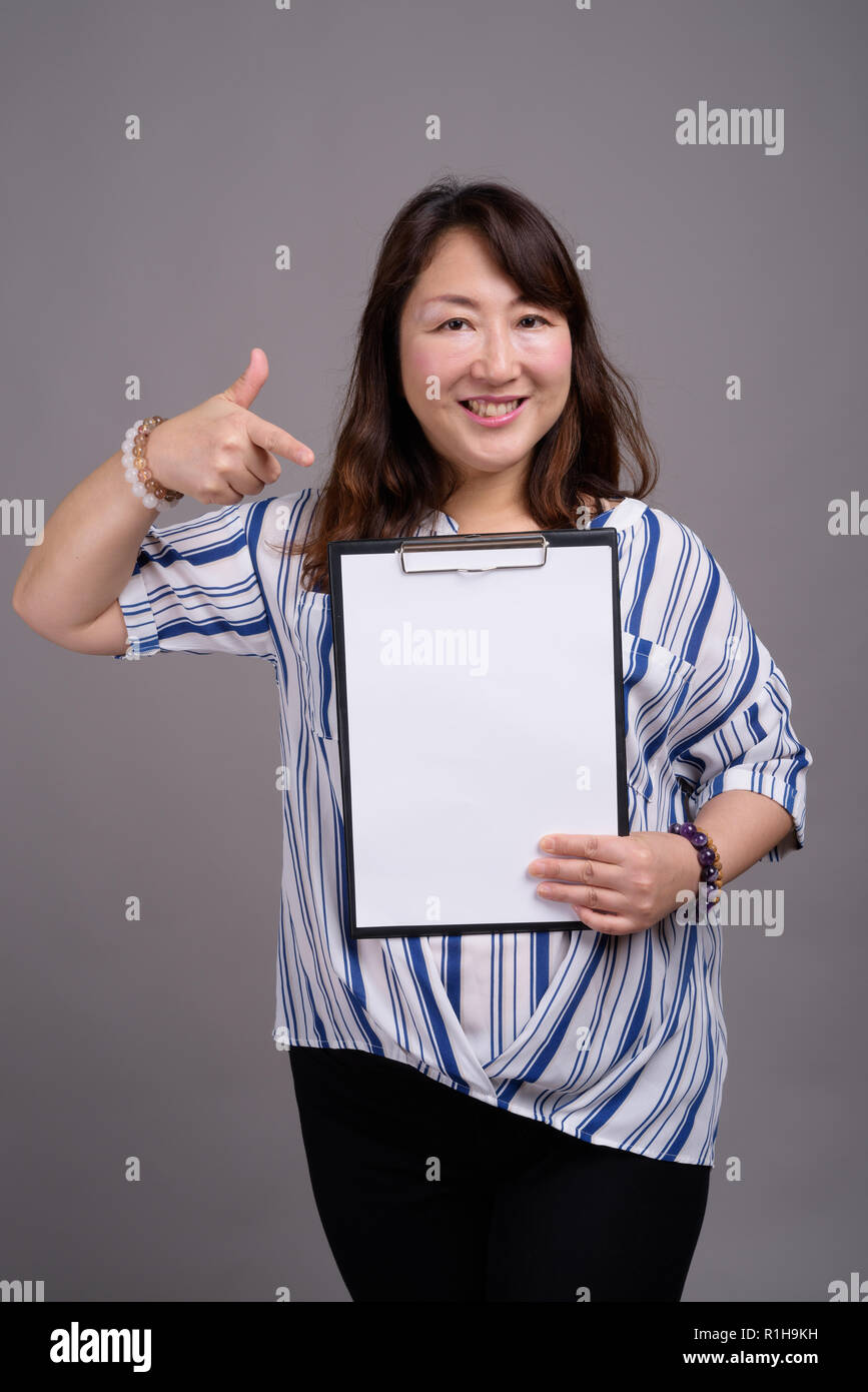Girl showing clipboard hi-res stock photography and images - Alamy