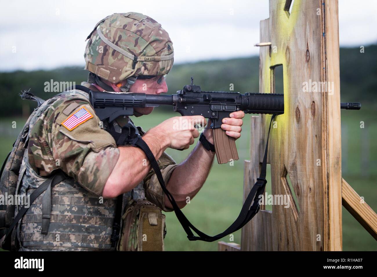 Sgt. Nathan Davis, Airborne Ranger Training Brigade, engages targets ...
