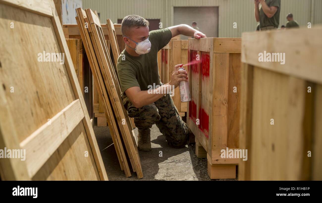 Providing labels hi-res stock photography and images - Alamy