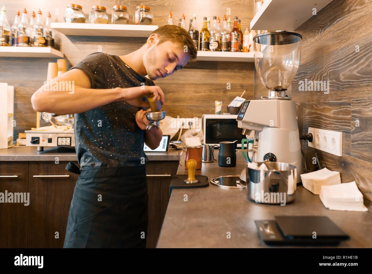 Barista making drinks hi-res stock photography and images - Alamy