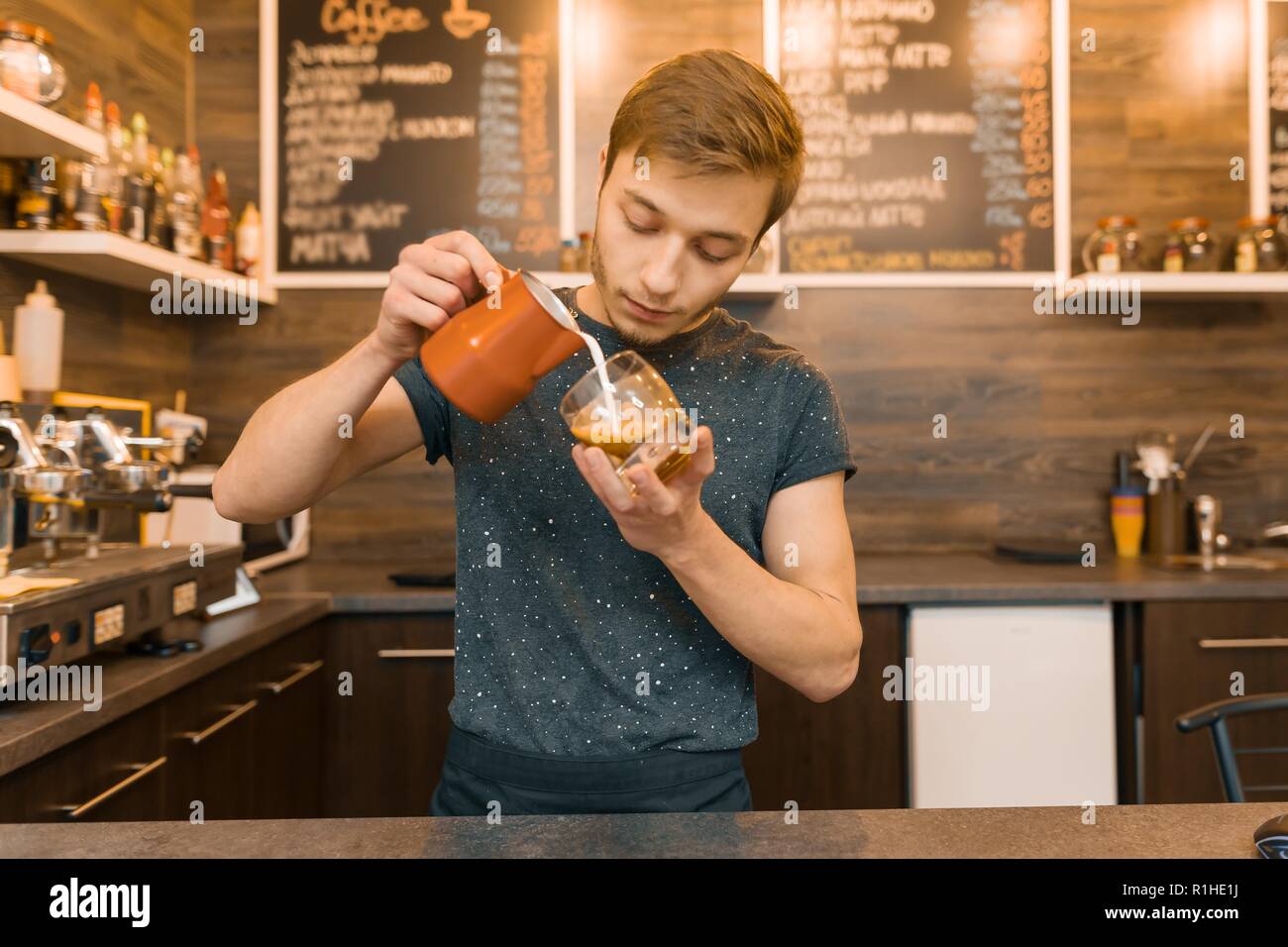 Barista making drinks hi-res stock photography and images - Alamy