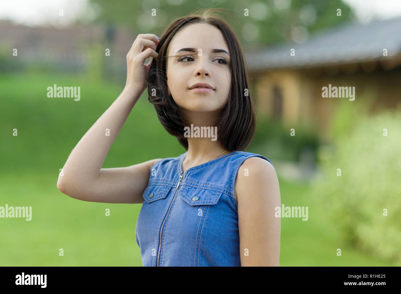 Pretty 16 year old girl hi-res stock photography and images - Alamy