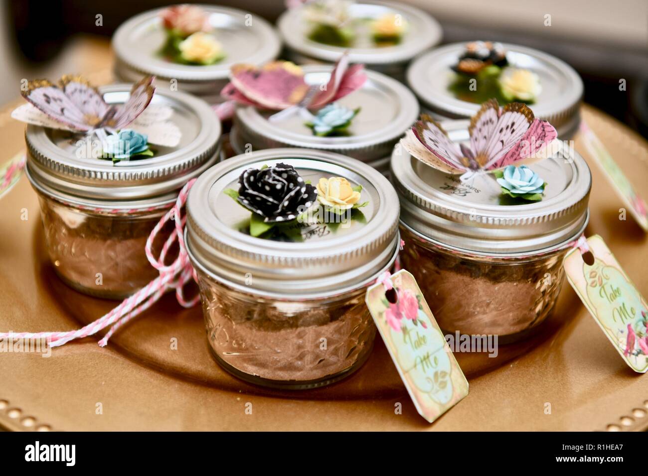 Party favors hi-res stock photography and images - Alamy