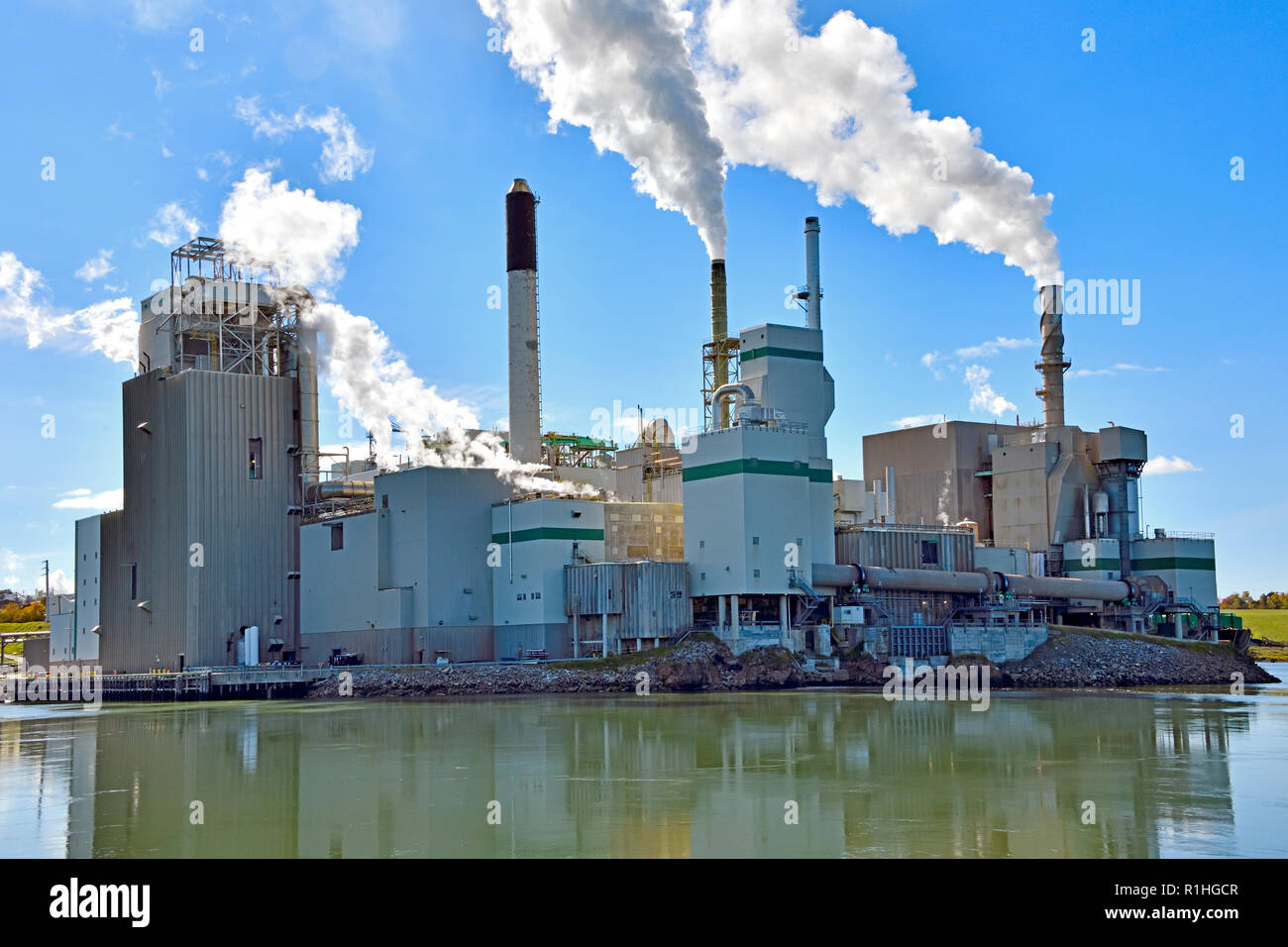 Pulp mill canada hi-res stock photography and images - Alamy