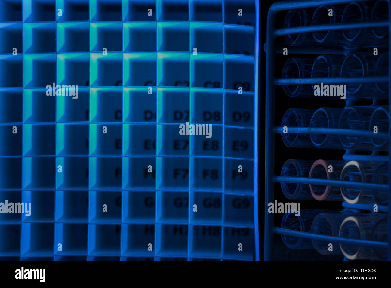 Uv light paper hi-res stock photography and images - Alamy