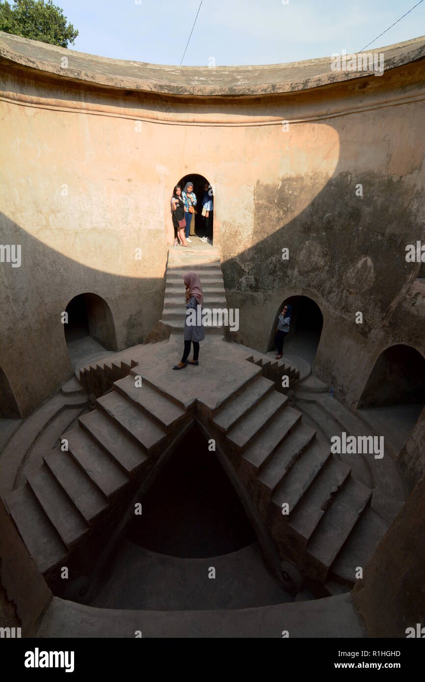 The elevated platform in Sumur Gumuling. Taman Sari water castle ...