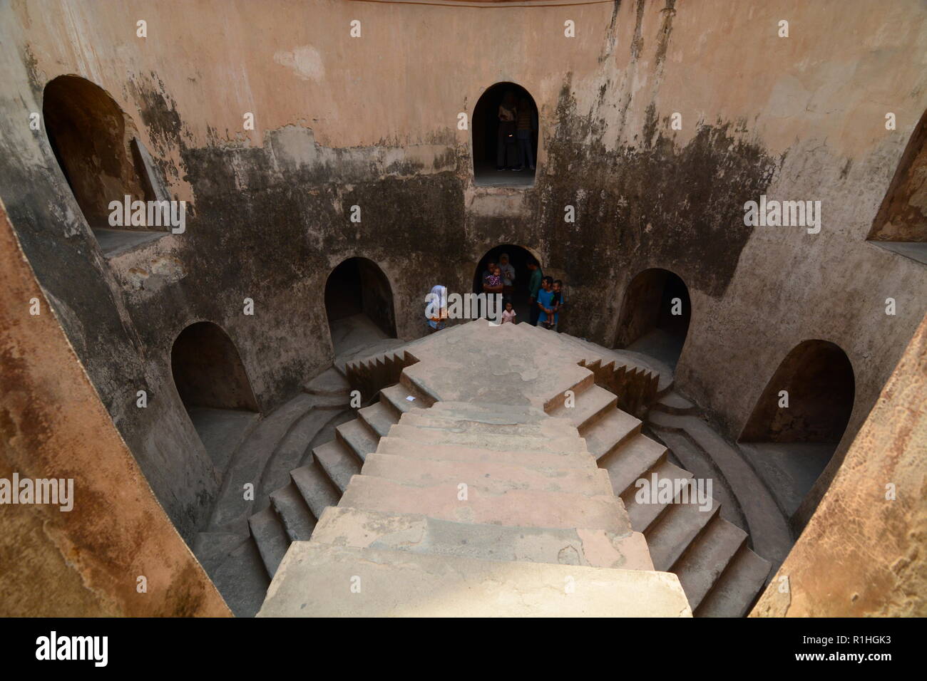 Sumur hi-res stock photography and images - Alamy