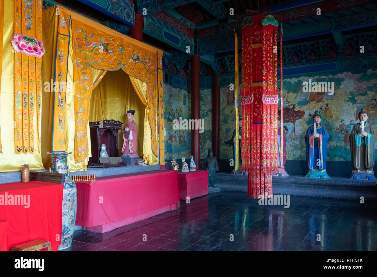 Buddhist Temple, Jinan, China Stock Photo - Alamy