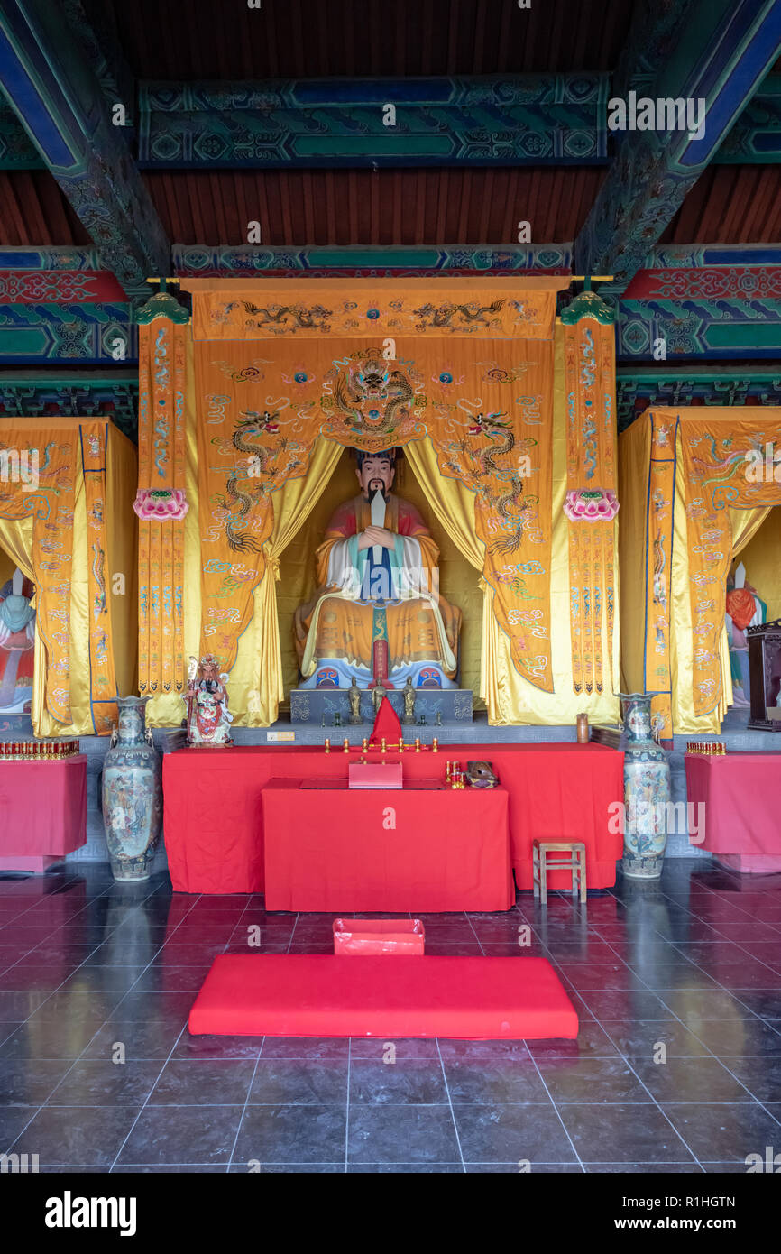 Buddhist Temple, Jinan, China Stock Photo - Alamy