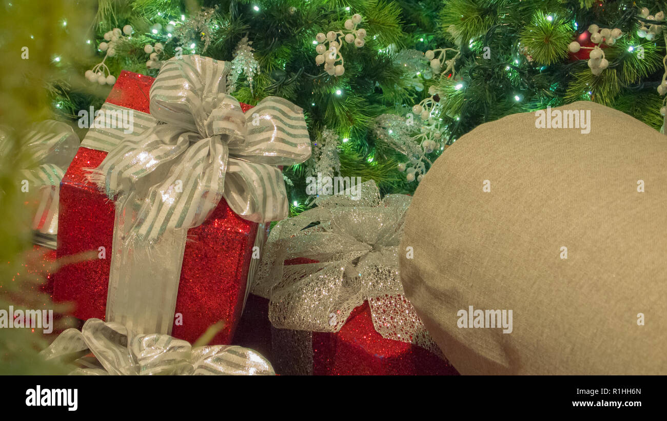 Candles and christmas cards hi-res stock photography and images - Alamy